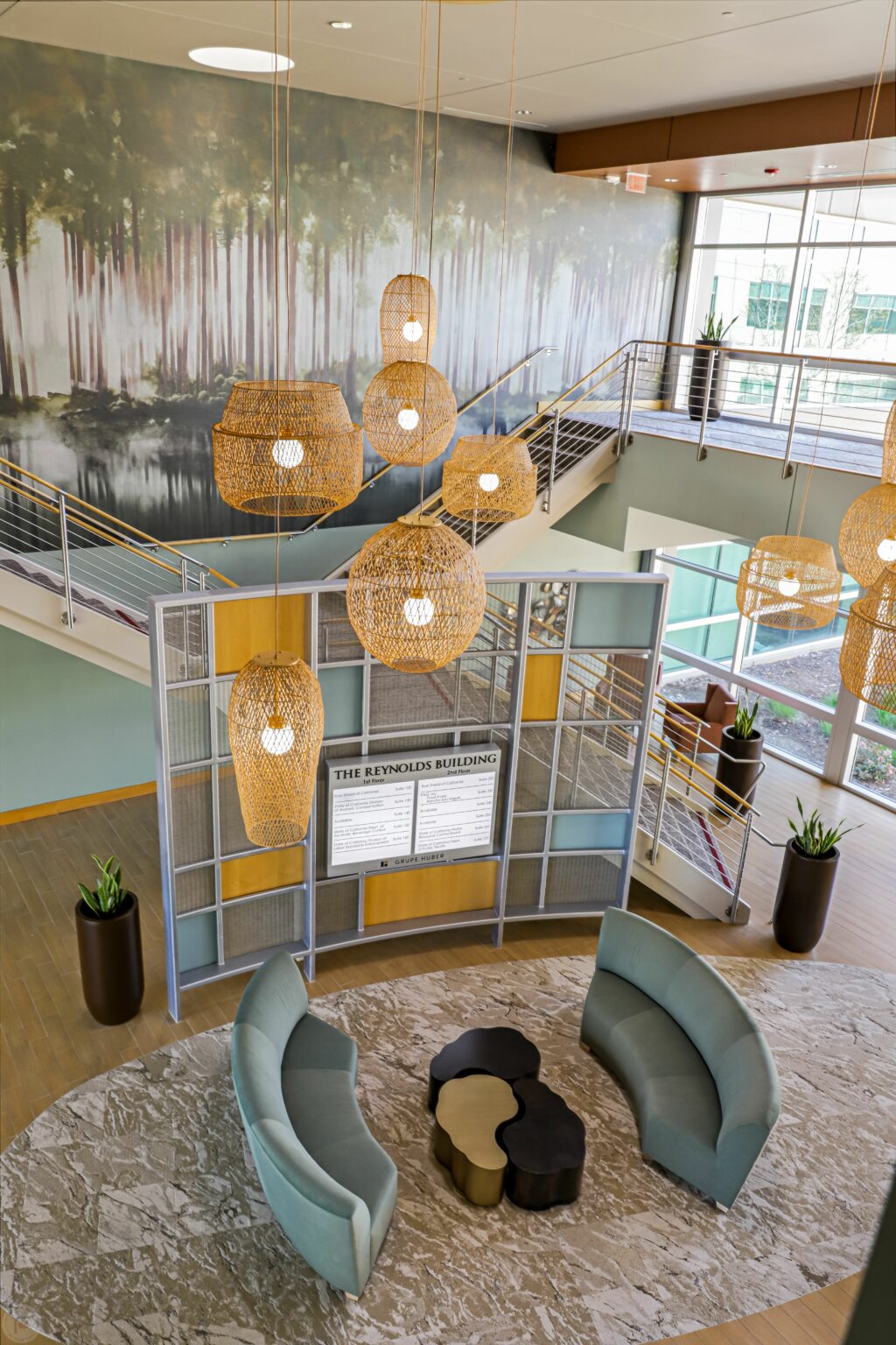 Case Study: Nature's Curved Elegance - A Modern and Nature-Inspired ...